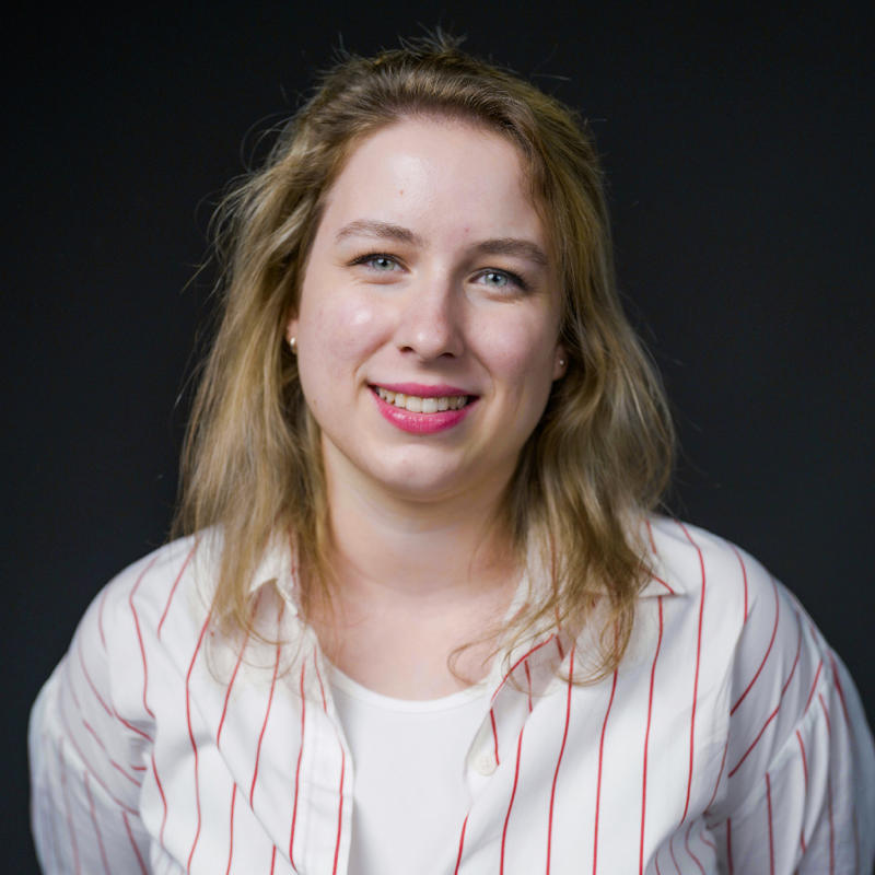 Portrait picture of Julia Toth